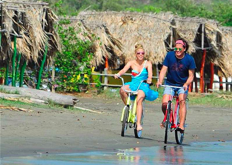 Shakira y Carlos Vives lanzan sencillo "La bicicleta"