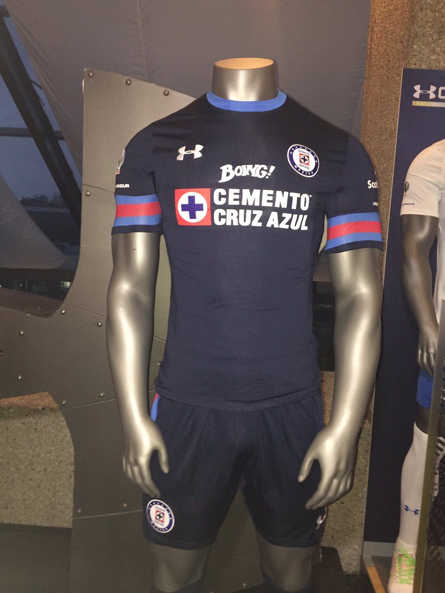 Cruz Azul presenta sus nuevos uniformes