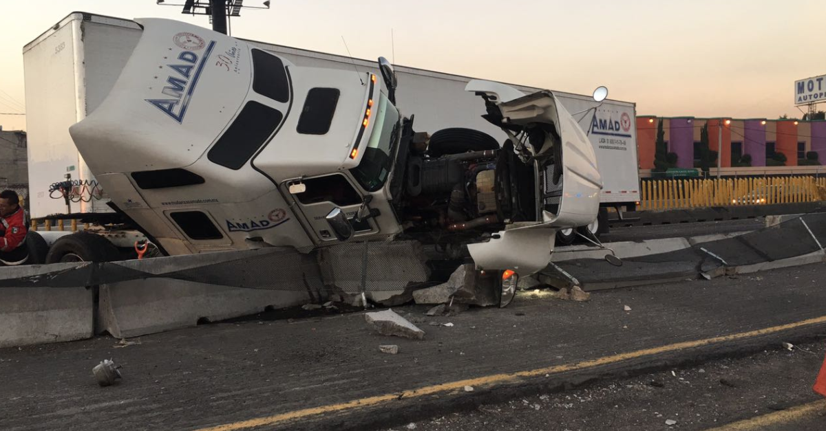 Vuelca Tráiler En Autopista México Puebla