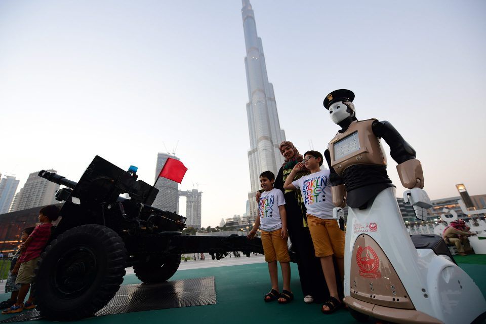 Dubai presenta el primer Robocop del mundo