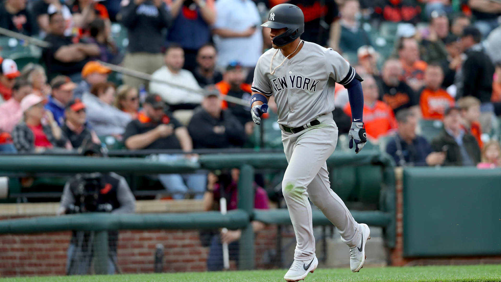 Gleyber Torres hace historia y los Yankees recuperan el ritmo