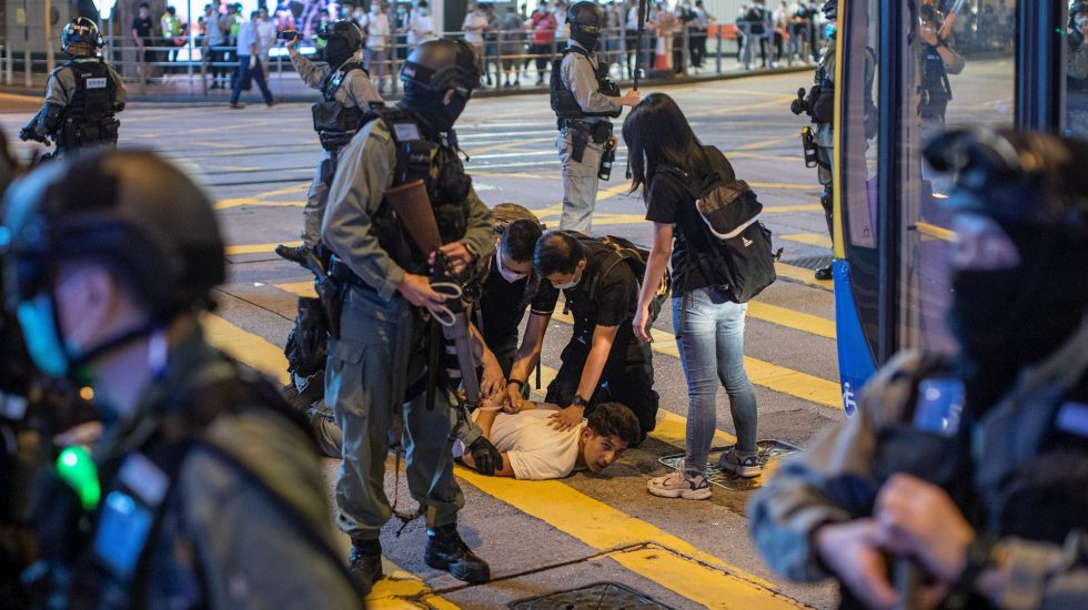 Enfrentamientos durante aniversario de protestas en Hong Kong
