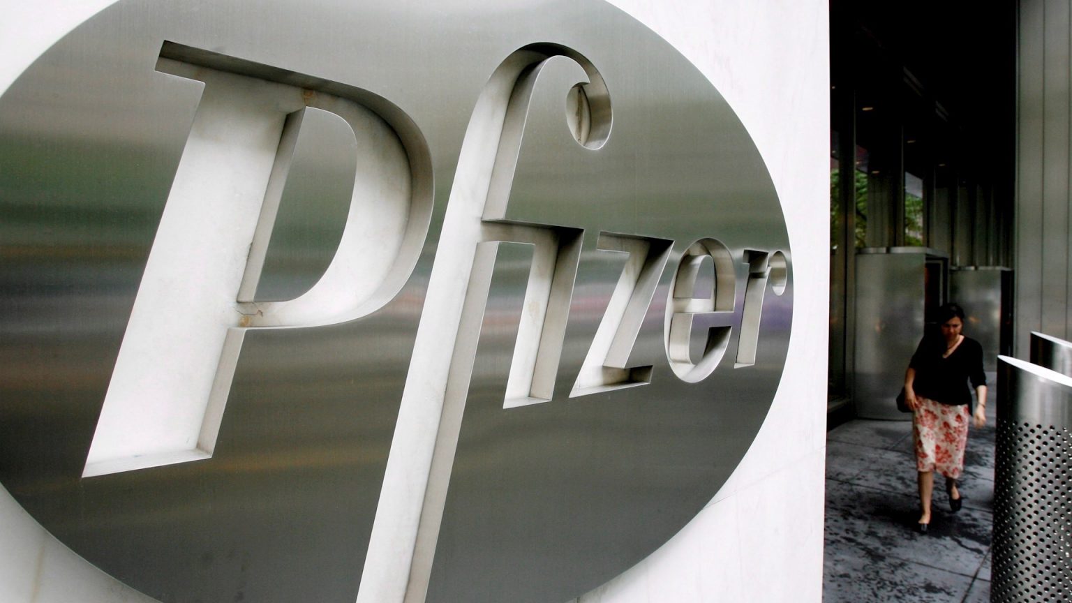 Pfizer sitúa en 89 % la efectividad de su pastilla contra COVID-19