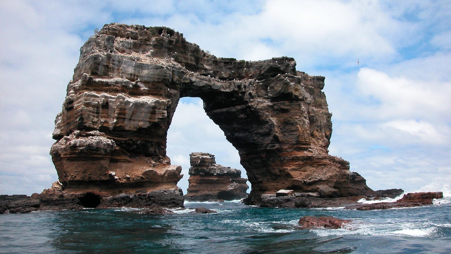 Colapsa el Arco de Darwin, icono geológico y turístico de las Galápagos