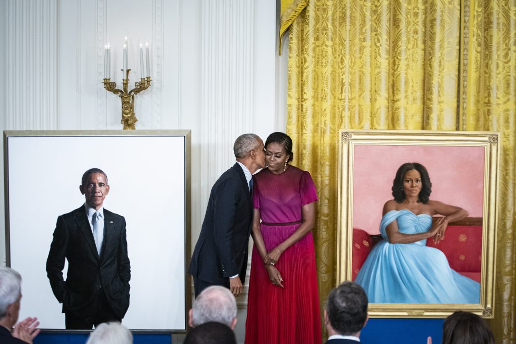 Barack y Michelle Obama revelan sus retratos oficiales en la Casa Blanca
