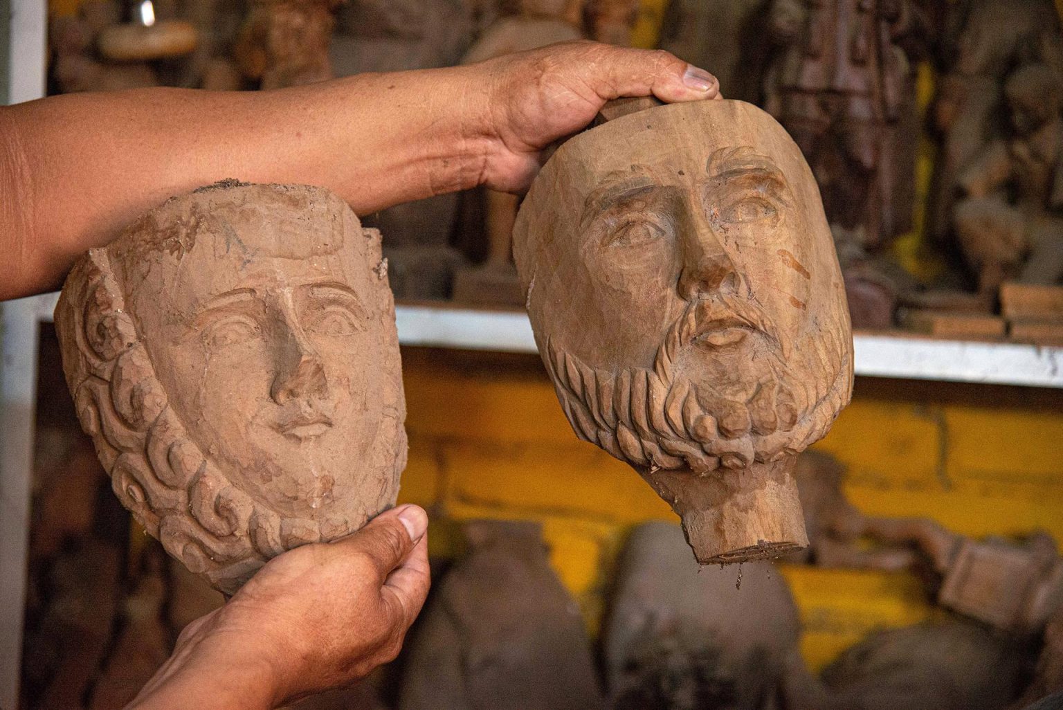 Artesanos de Chiapas preservan el patrimonio del arte tallado en madera