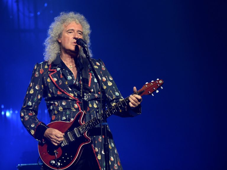 Brian May, guitarrista de Queen, recibe el título de caballero