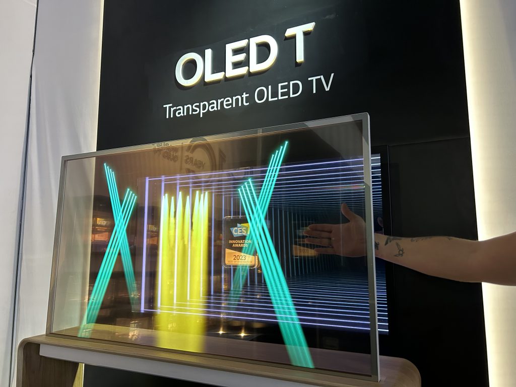 Lanzan la primera pantalla OLED transparente e inalámbrica de 55 pulgadas