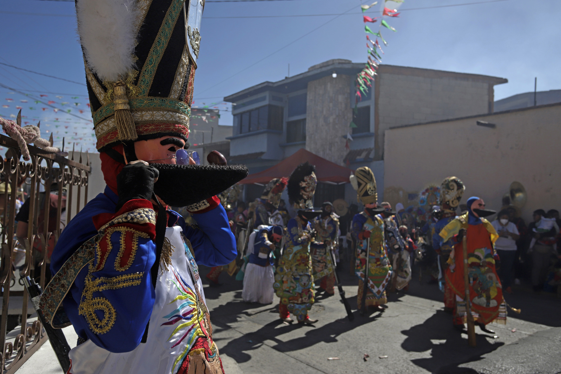 Estruendoso carnaval en Puebla celebra su edición 155