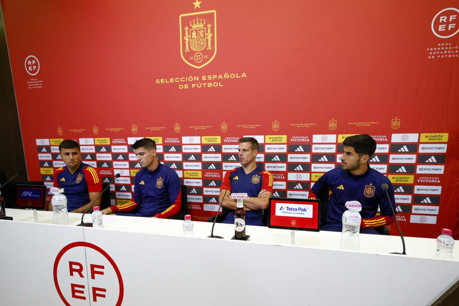 Jugadores de selección española condenan "comportamientos inaceptables ...