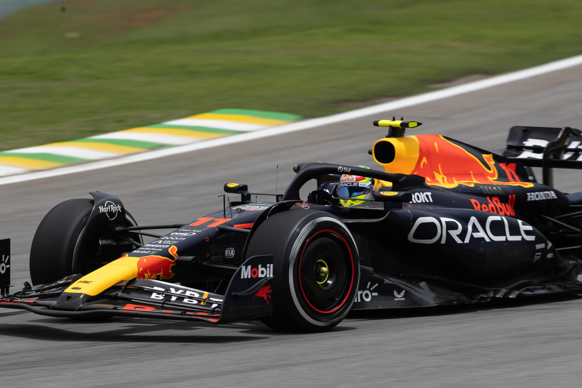 Verstappen firma la 'pole' en Brasil; Checo Pérez fue noveno