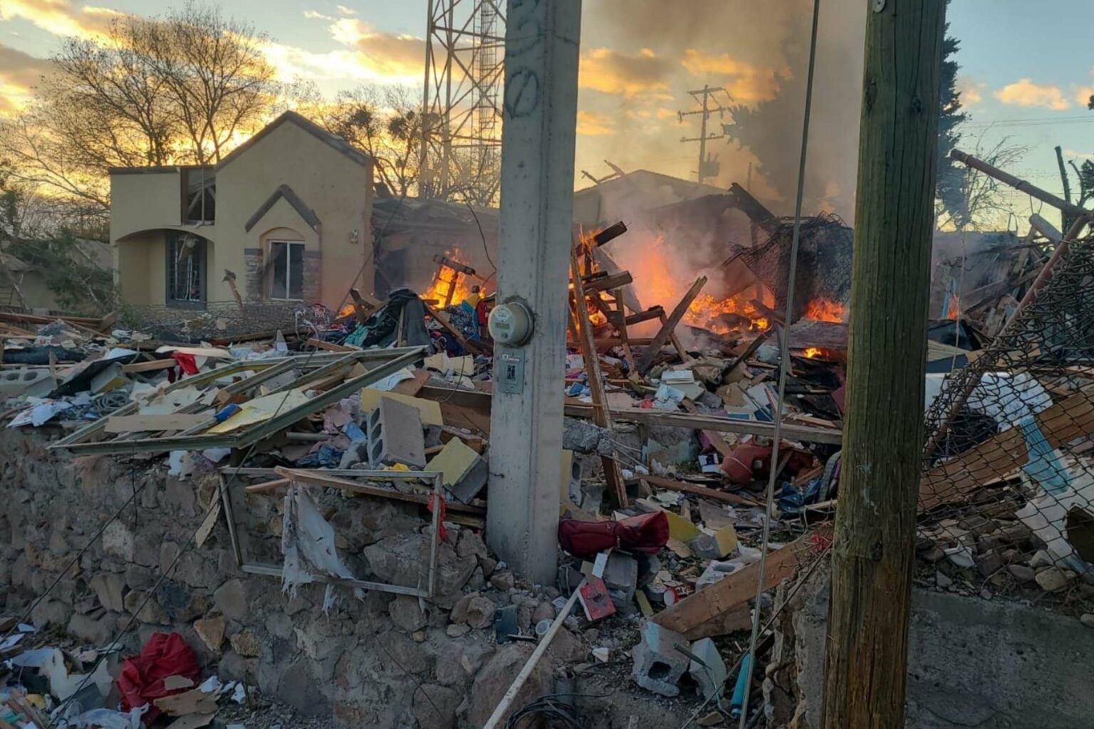 Explosión de gas en Cananea, Sonora, deja lesionados y tres casas ...