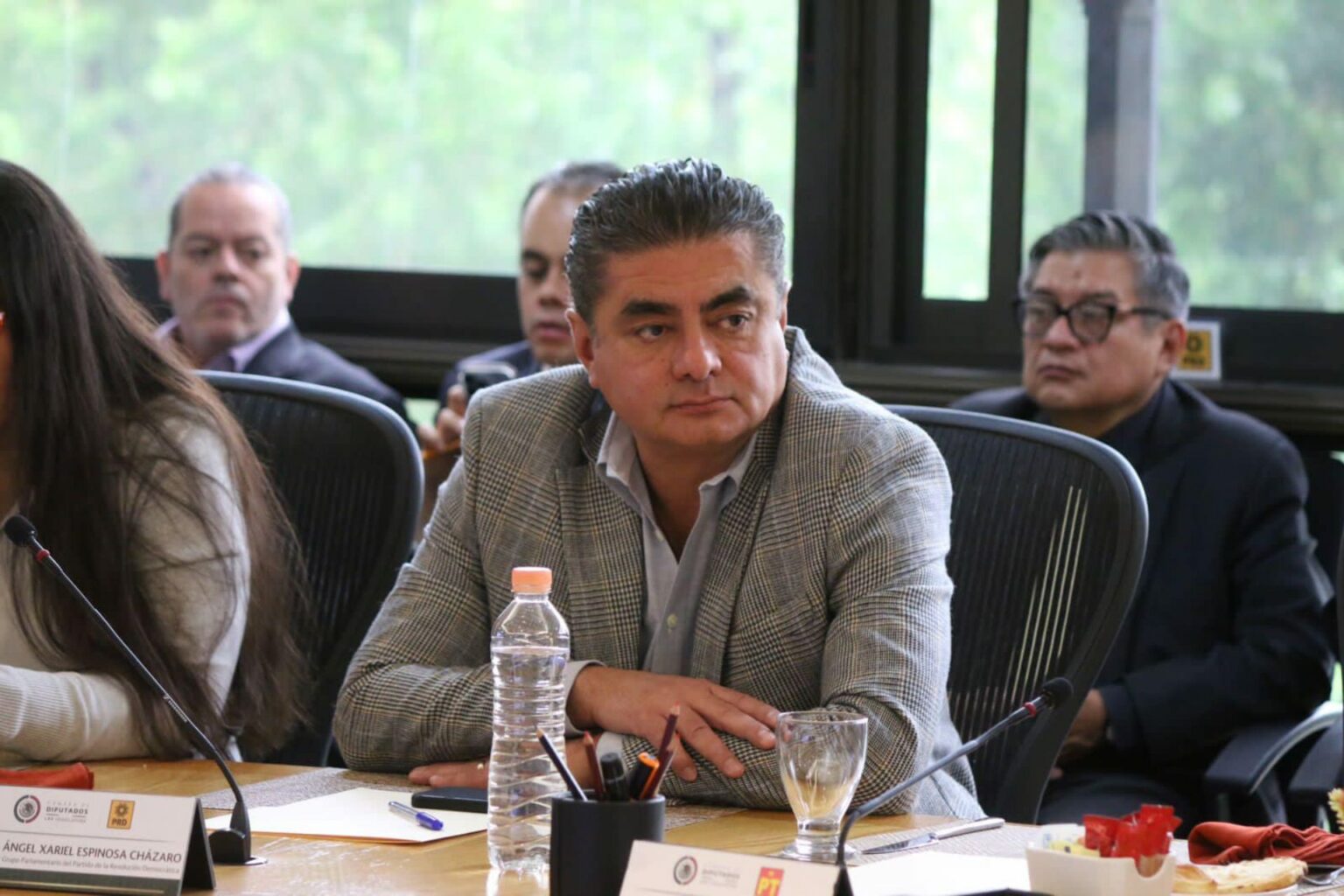 Renuncia Luis Espinosa Cházaro al PRD