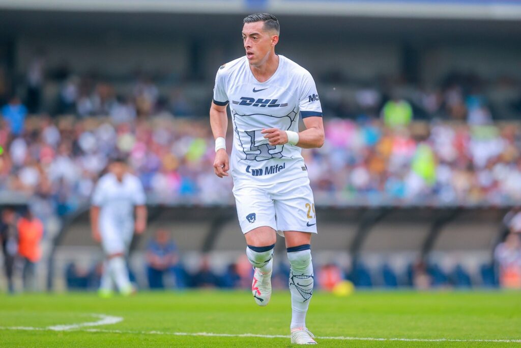 Rogelio Funes Mori, operado con éxito en México tras fractura