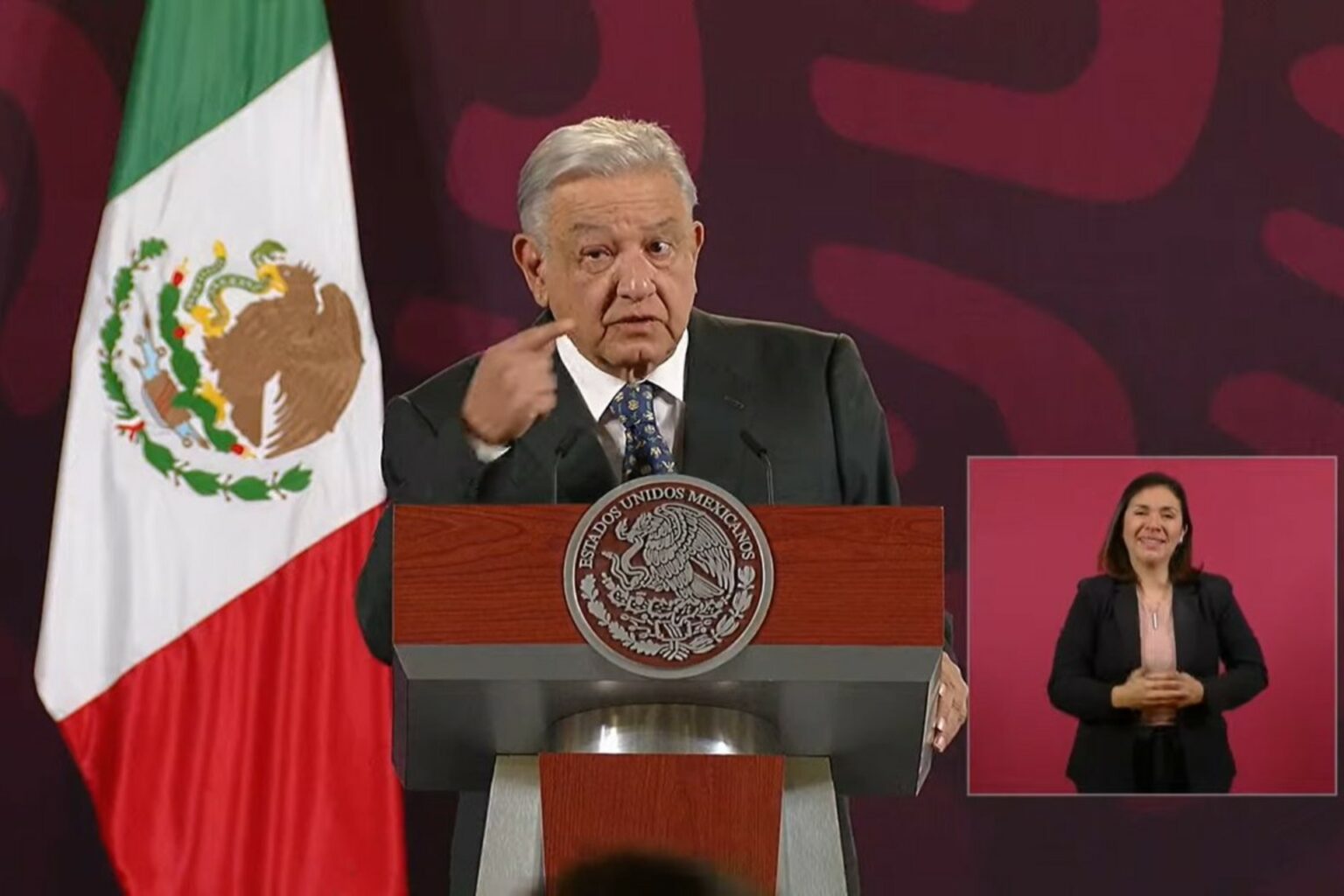 López Obrador padece de infección en el ojo derecho