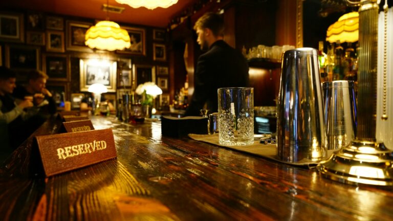 Vivir cerca de bares y restaurantes aumenta el riesgo sufrir ...