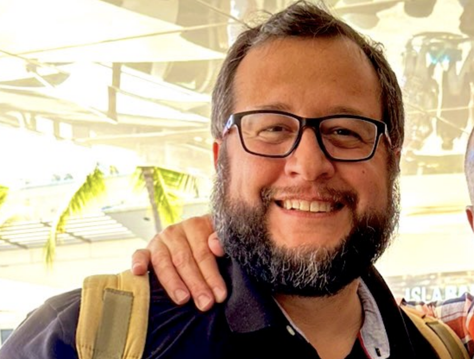 Captan a José Ramón López Beltrán saliendo de una tienda de lujo en ...