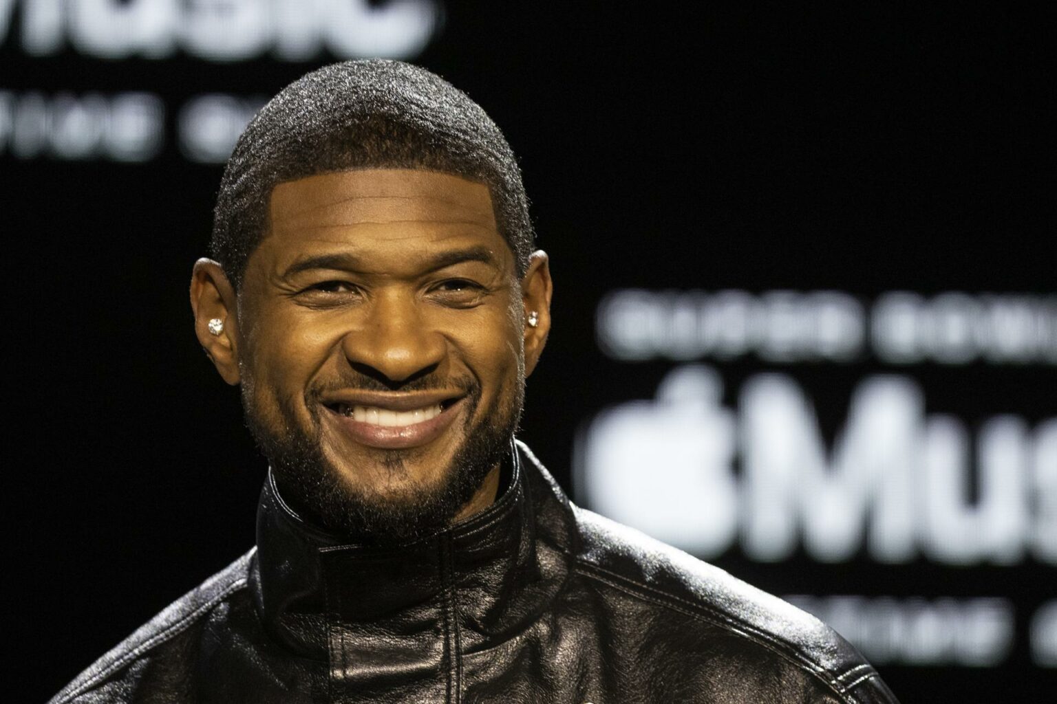 Usher promete una actuación memorable en el Super Bowl