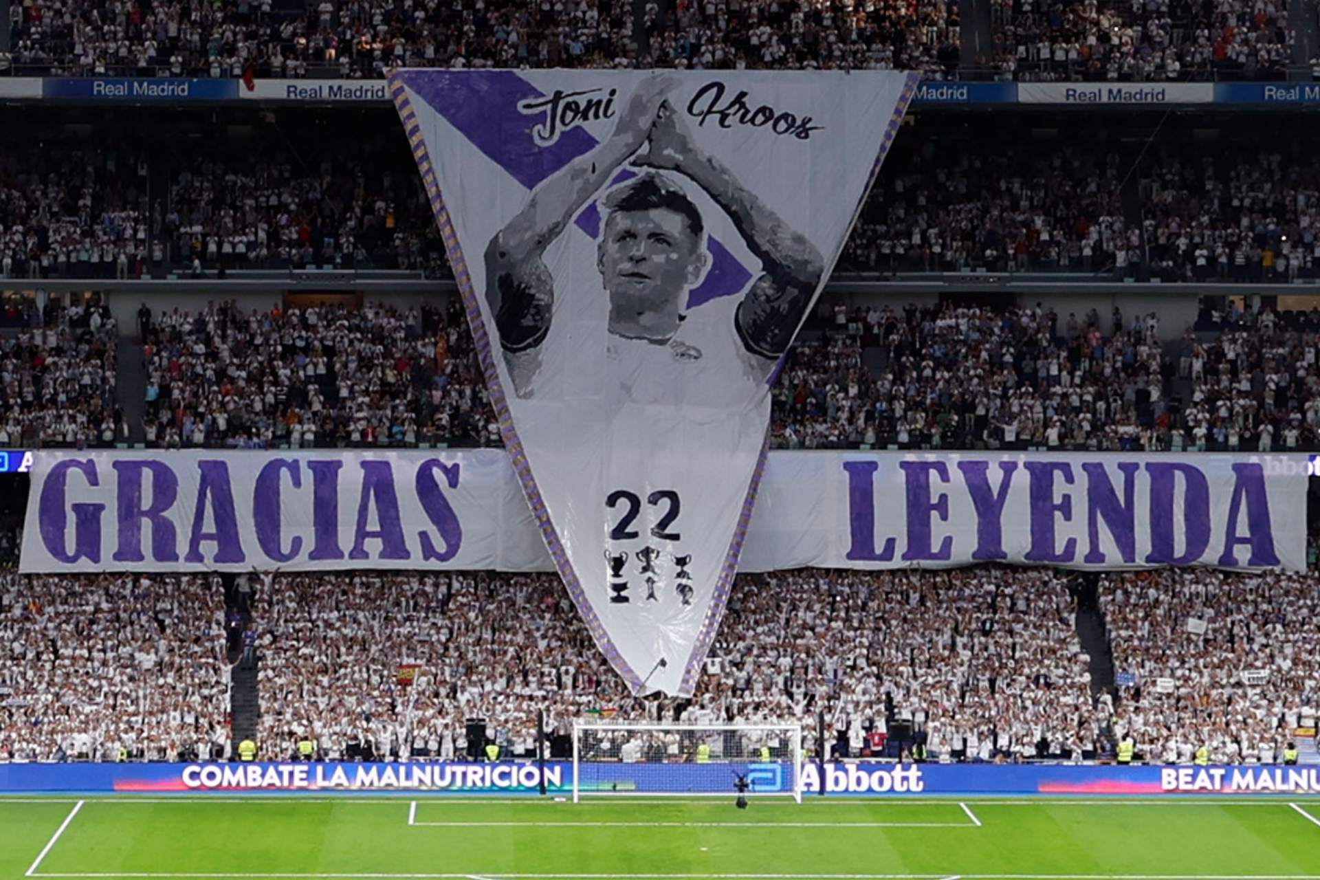 El Estadio Santiago Bernabéu se rinde a Toni Kroos en su despedida del Real Madrid