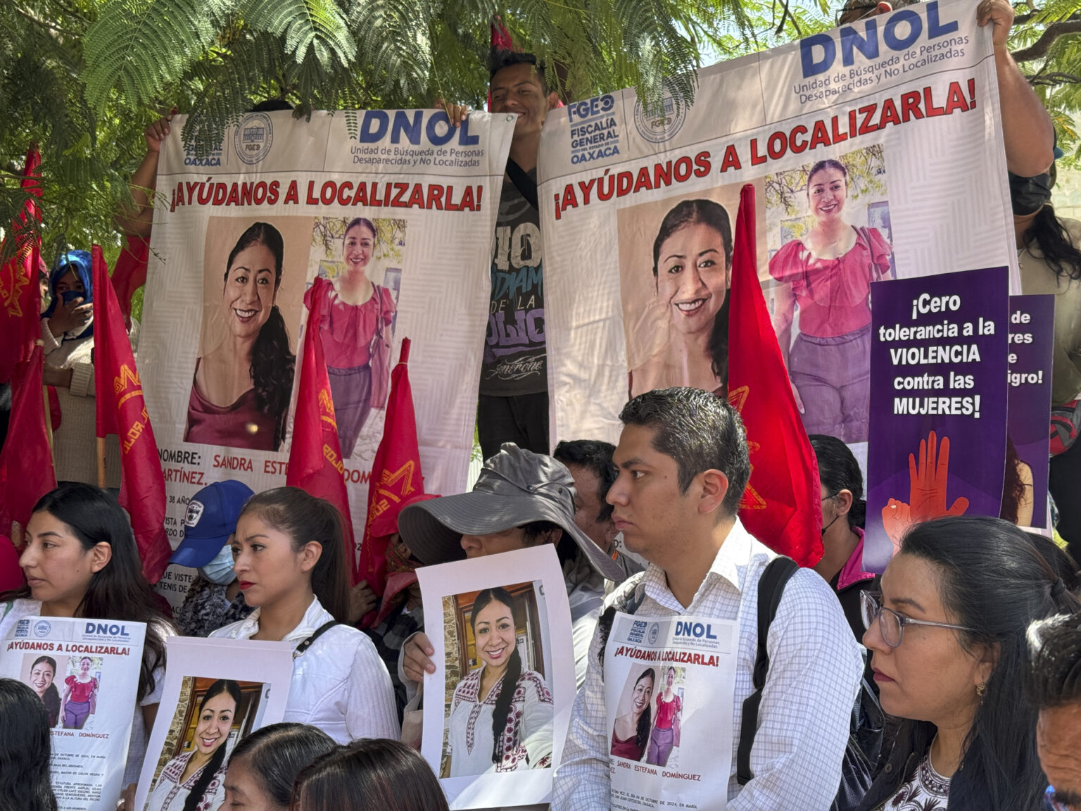 Familiares y ONG marchan en Oaxaca para exigir la localización de la activista mixe Sandra Domínguez