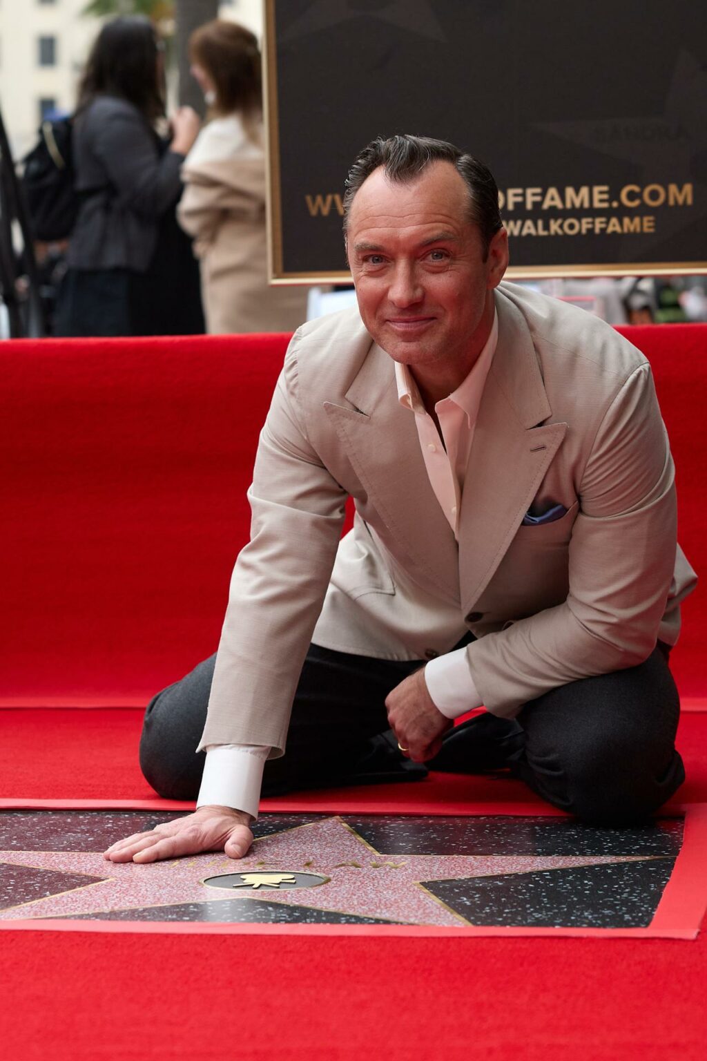 Jude Law recibe una estrella en Hollywood en honor a tres décadas de ...