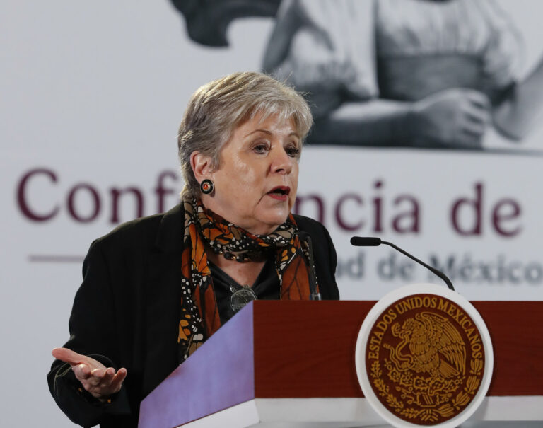 Trump tendrá que "sopesar un poquito más" imponer nuevos aranceles a ...
