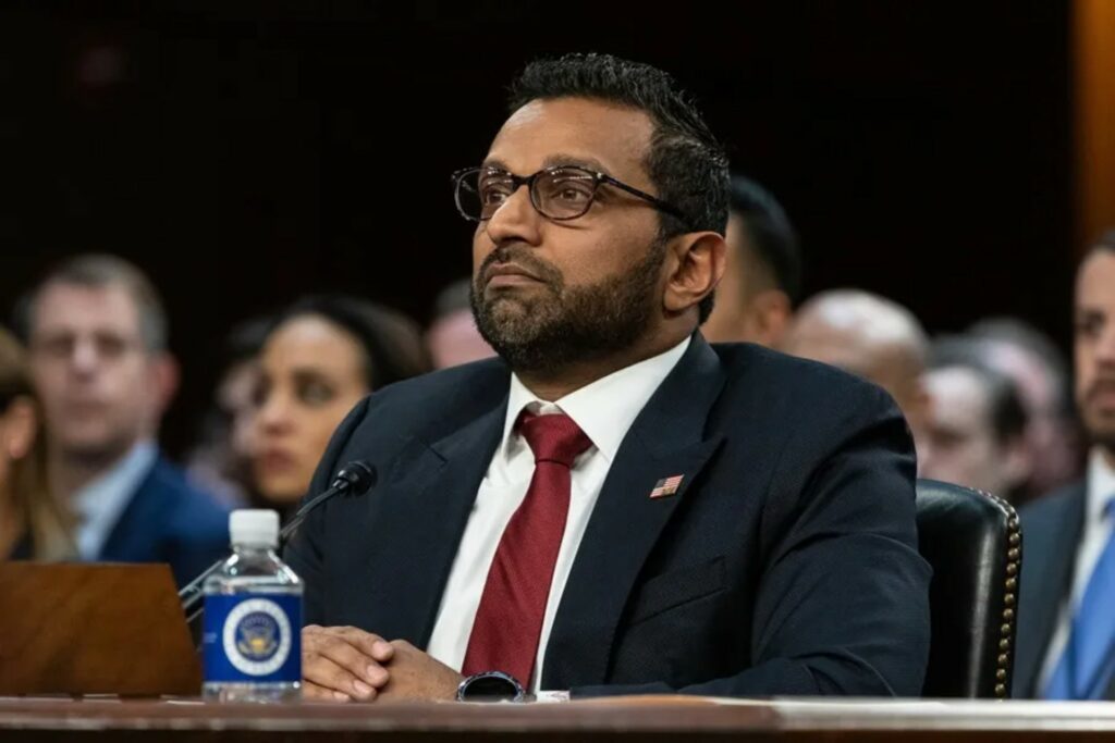 Senado de EE.UU. confirma a Kash Patel, firme defensor de Trump, como ...