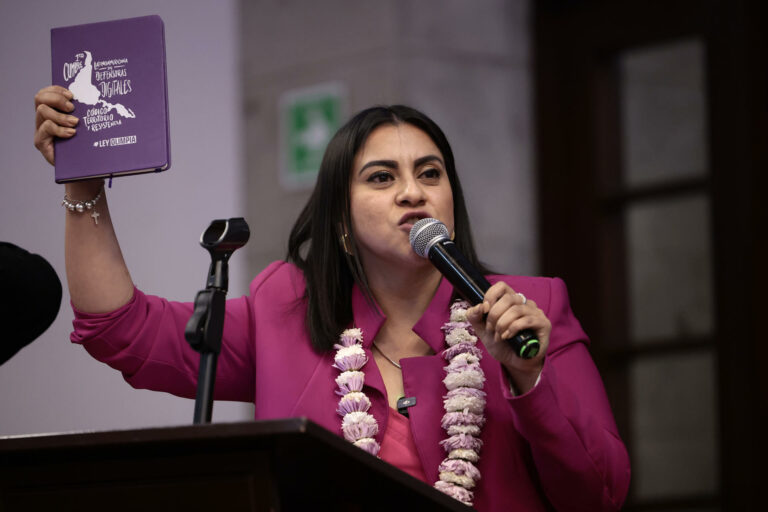 México alberga primera cumbre latinoamericana de defensoras digitales ...