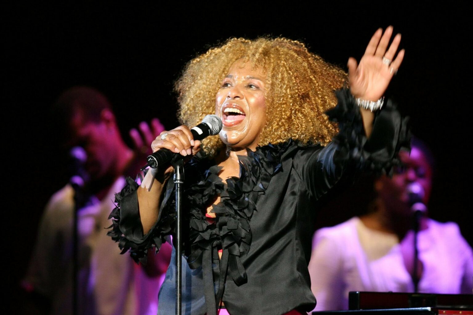 Roberta Flack, cantante del éxito 'Killing Me Softly With His Song ...