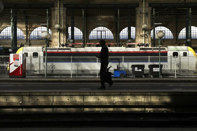 Bomba de la Segunda Guerra Mundial paraliza el servicio de trenes en ...