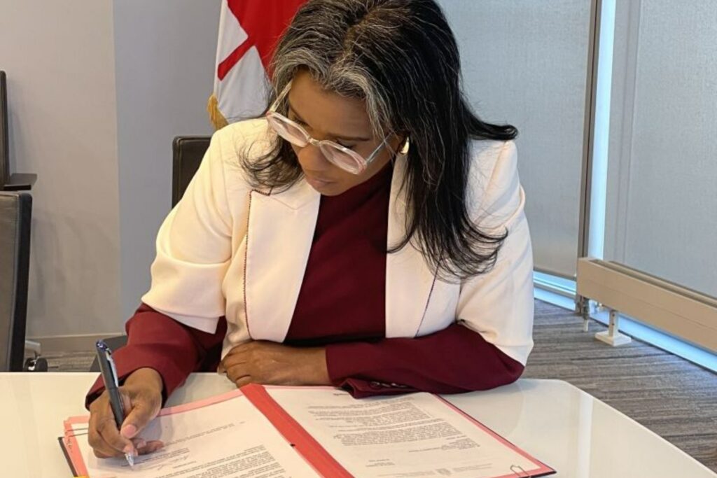 Canadá presenta demanda formal ante la OMC por aranceles de EE.UU.