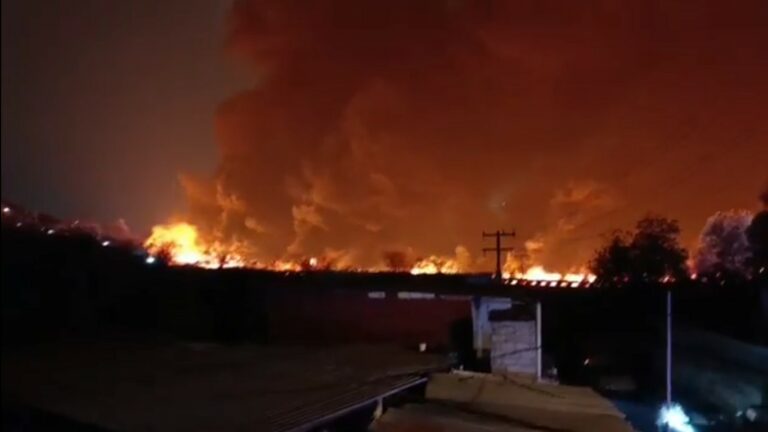 #Video Volcadura de pipa provoca incendio en autopista Puebla-Orizaba ...