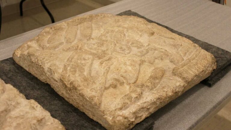 México recupera fragmento de panel maya desde el Museo Nacional de Arte ...