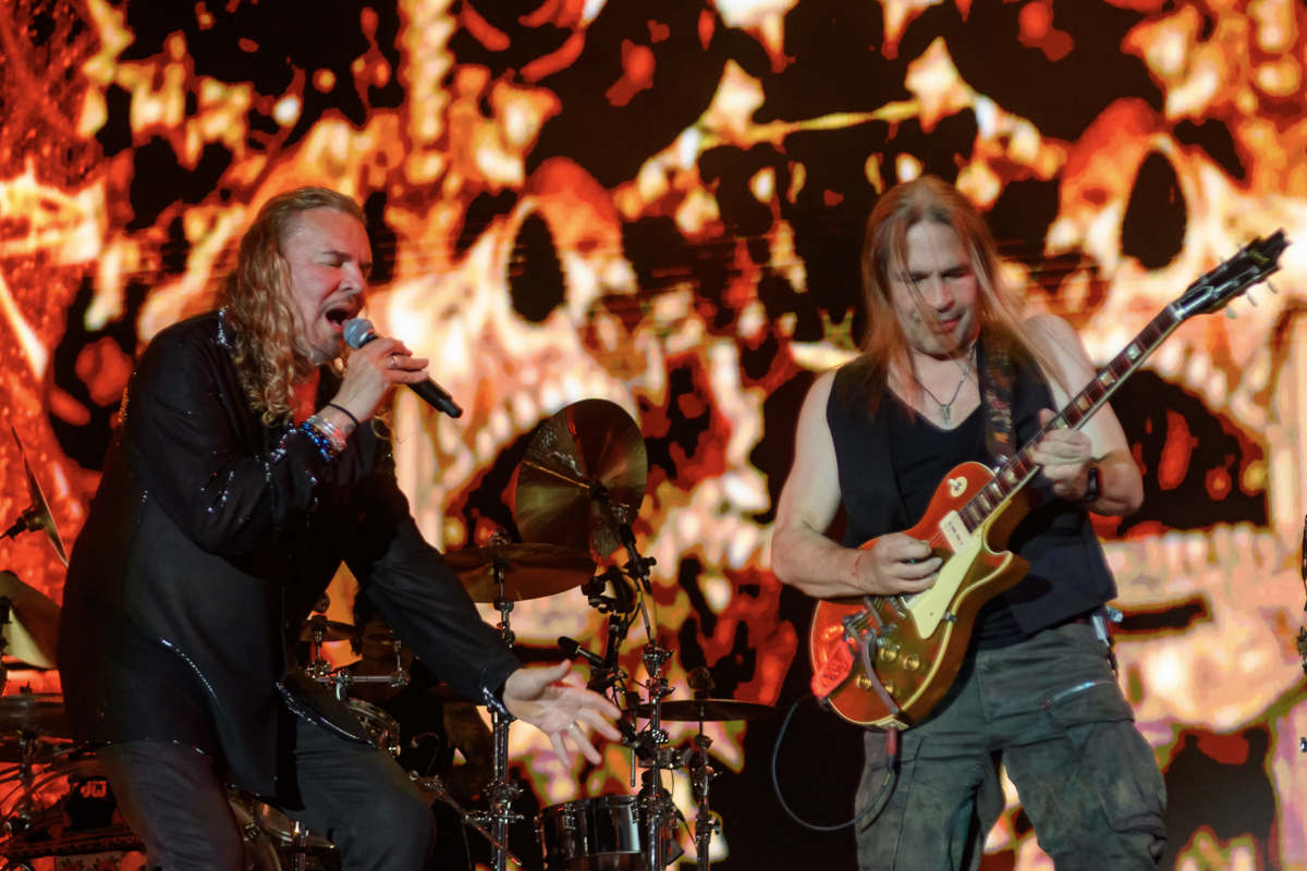 Maná conquista al público en Icónica Santalucía Sevilla Fest