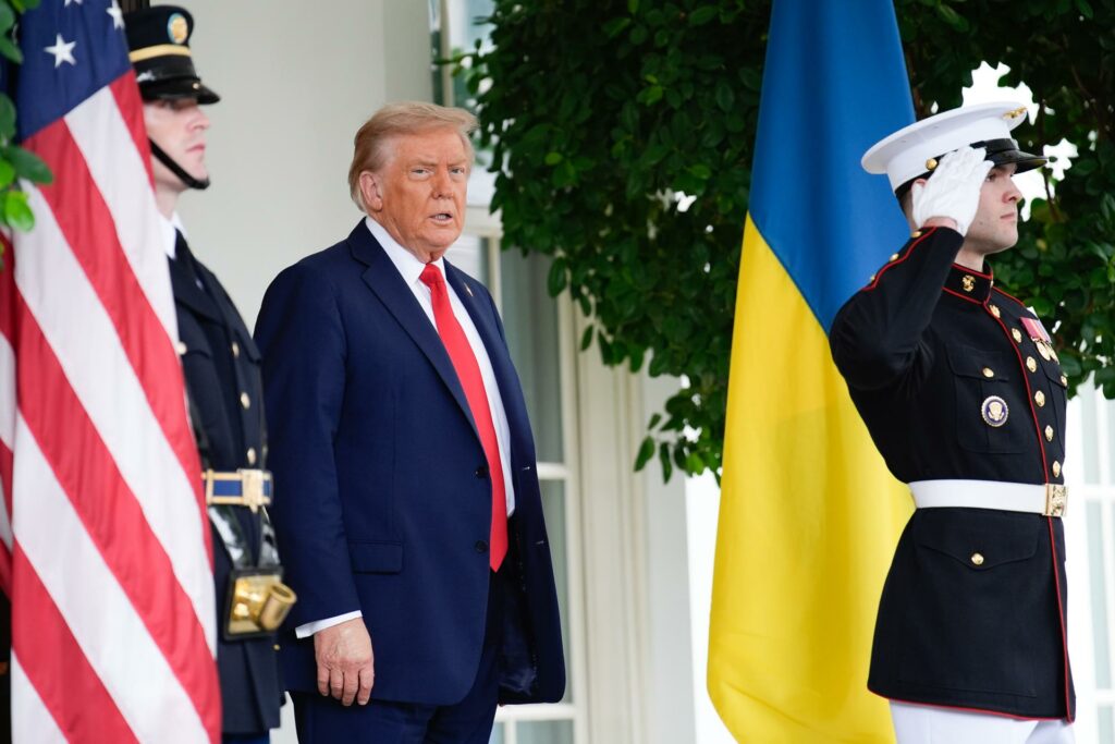 Trump pausó la reunión con Zelenski y los líderes europeos para llamar ...