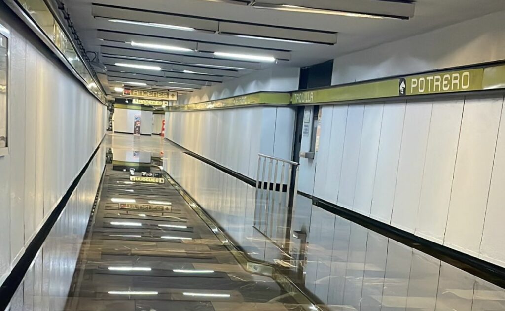 Metro CDMX: cierran estación por lluvias; Línea 8, con servicio lento