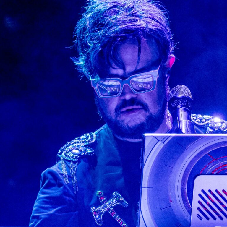 Presenta Aleks su Total Syntek Tour 2025 en Ciudad Victoria