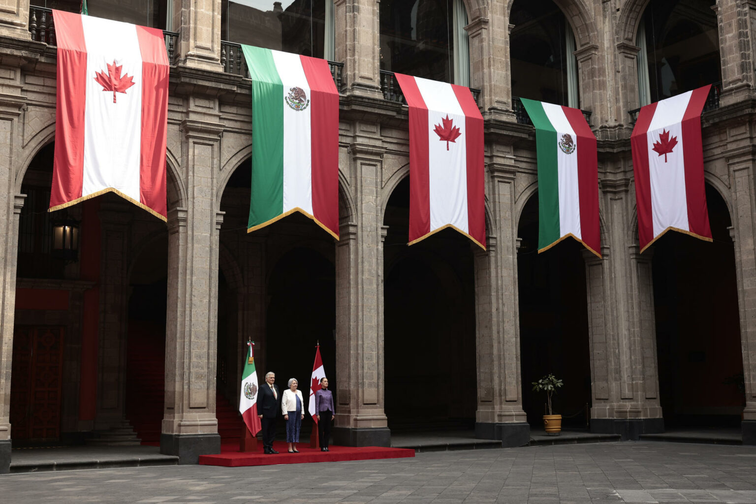 Sheinbaum recibe en Palacio Nacional a la gobernadora general de Canadá ...