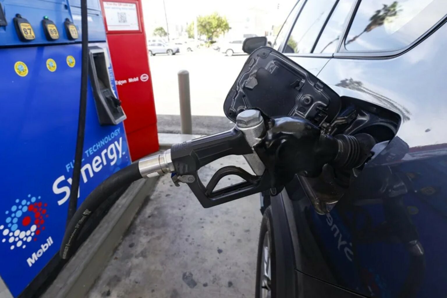 Gasolina en Estados Unidos alcanza los 4 dólares por galón, su precio ...