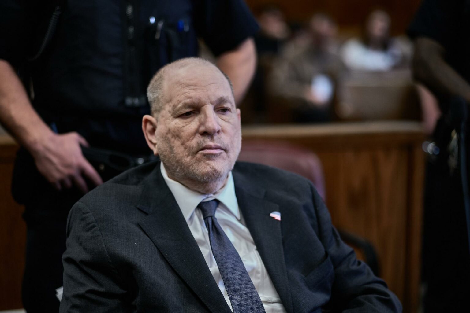 Harvey Weinstein vuelve a defender su inocencia y describe la cárcel ...